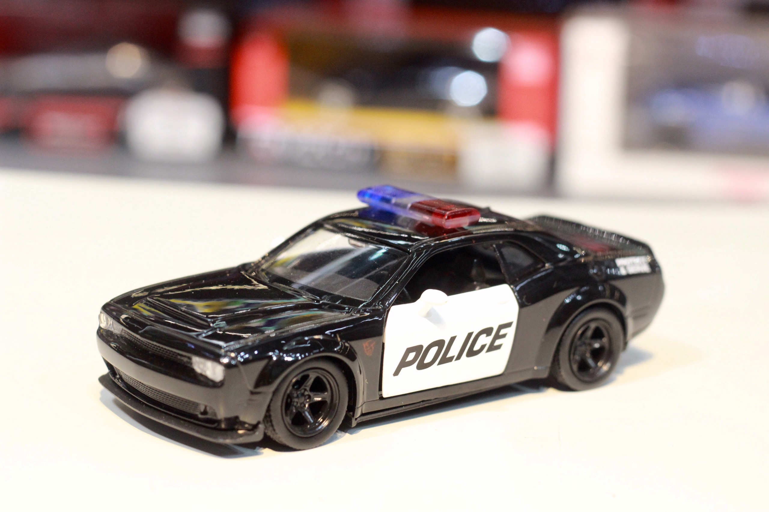 Mô hình xe Dodge Challenger SRT Demon Police 1:36 RMZ City | MoHinhXe.vn