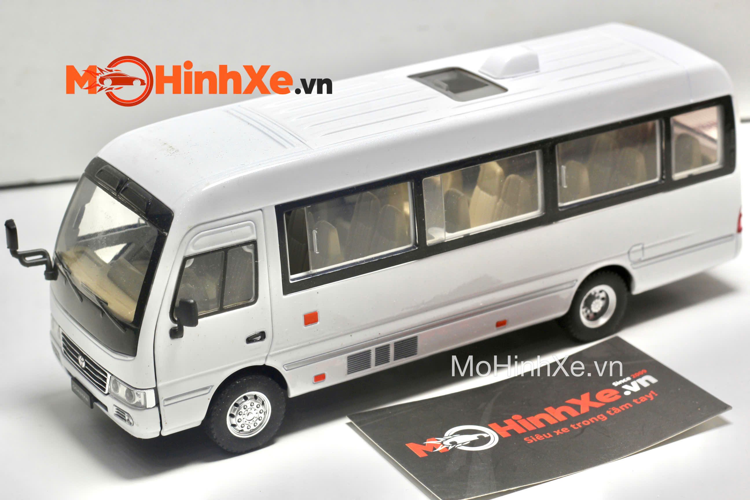 Mô hình xe Toyota Coaster 1:24 XHD | MoHinhXe.vn